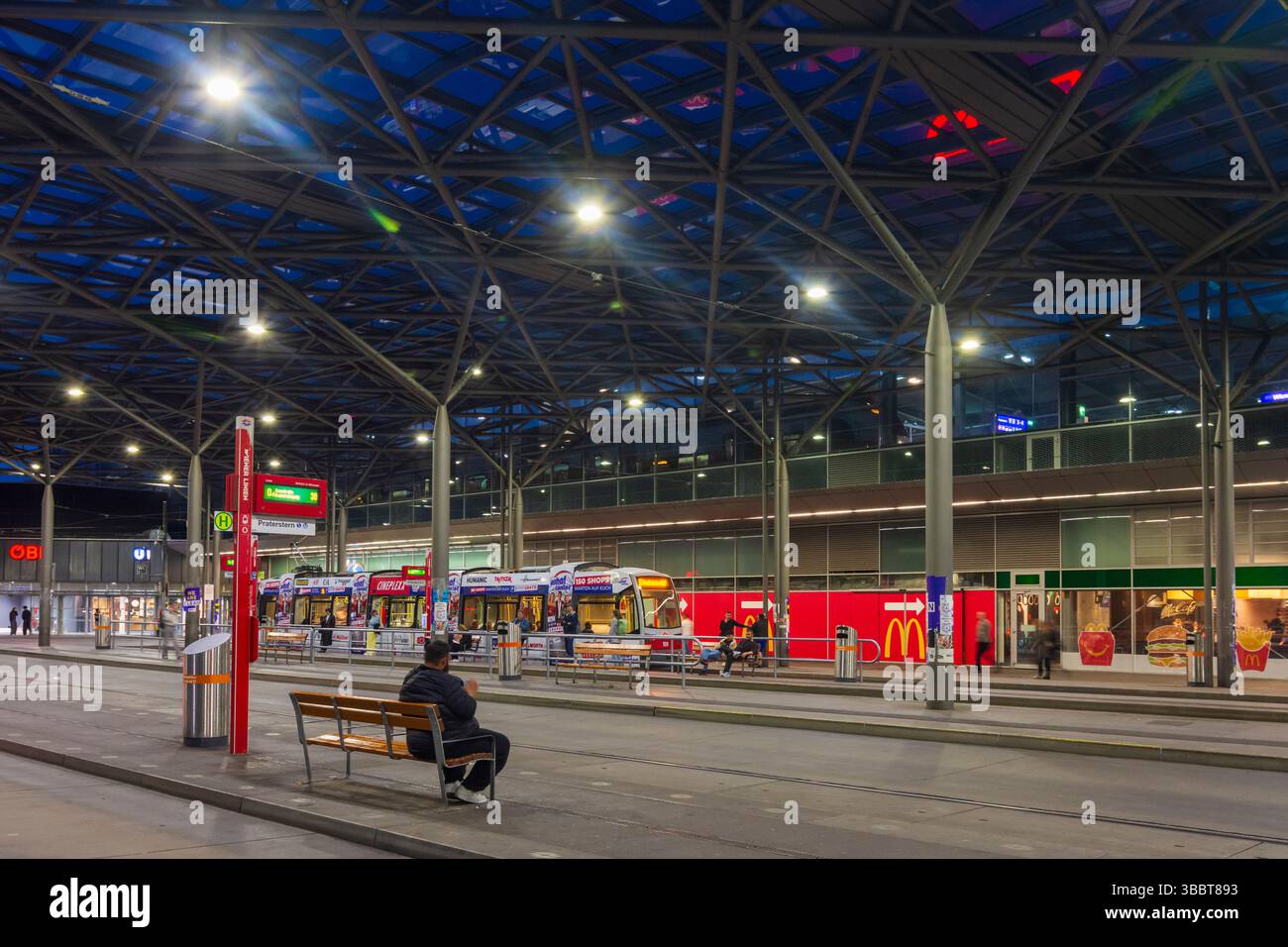 Vienna: circle square Praterstern, Praterstern railway station ...