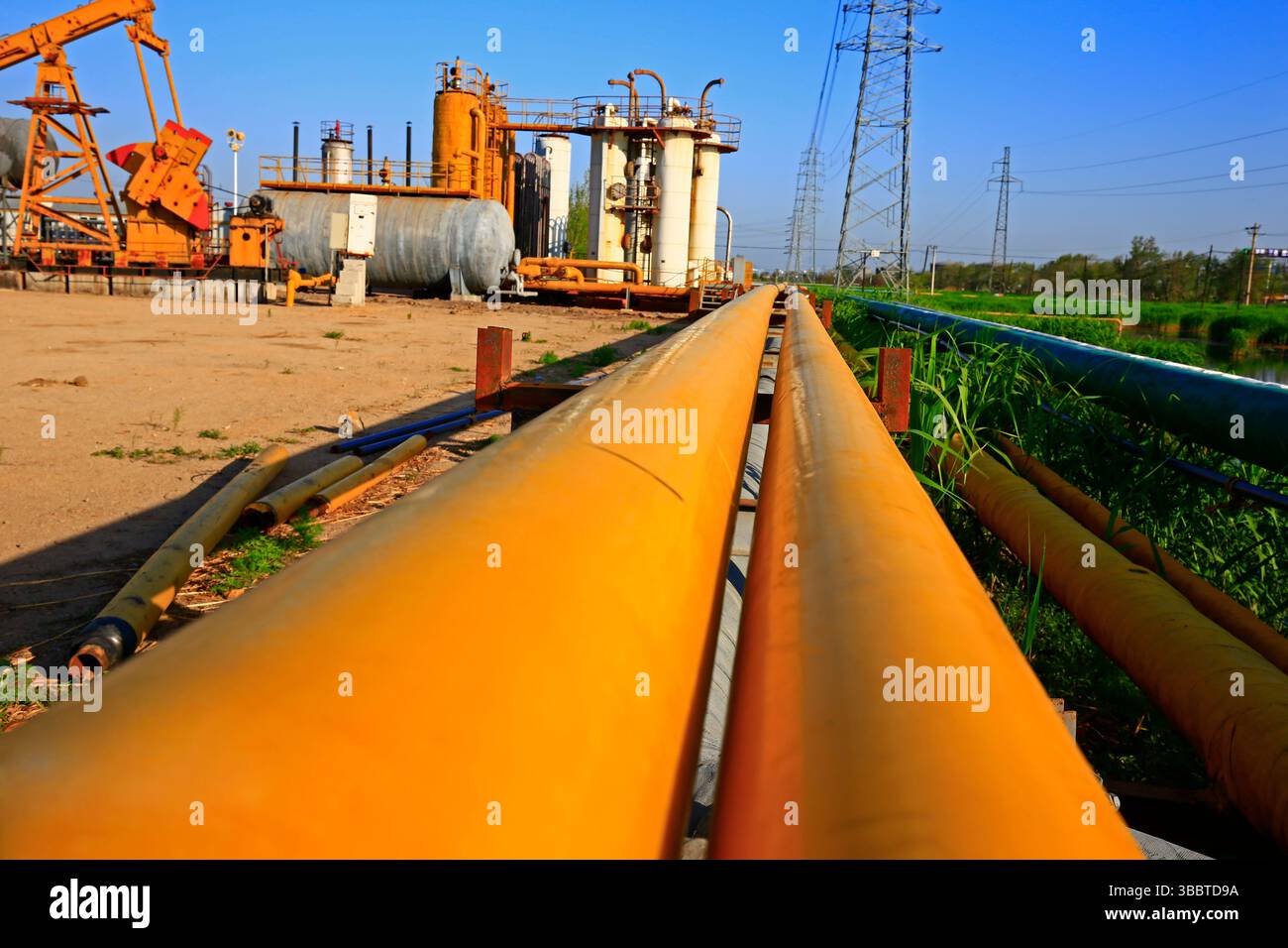 Oil pipes and valves Stock Photo - Alamy