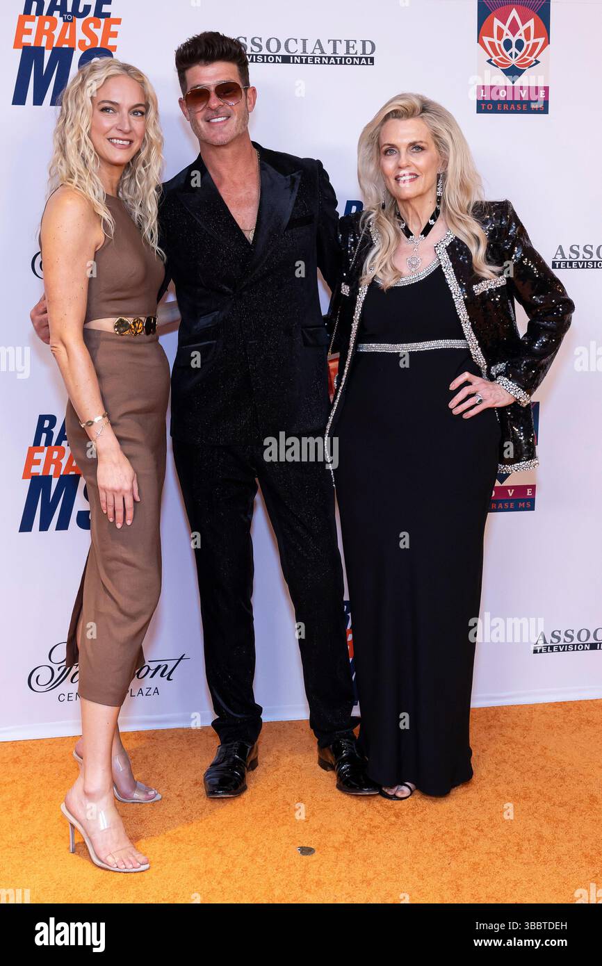 Veronica Swanson Beard, Robin Thicke and Nancy Davis attend the ...