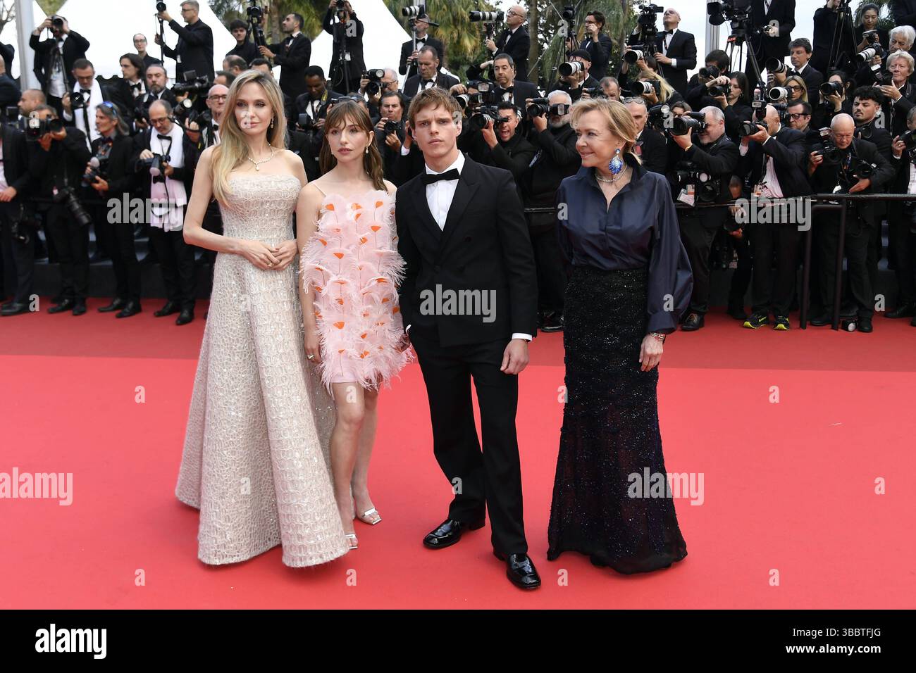 Angelina Jolie, Monia Chokri, Finn Bennett und Caroline Scheufele bei ...