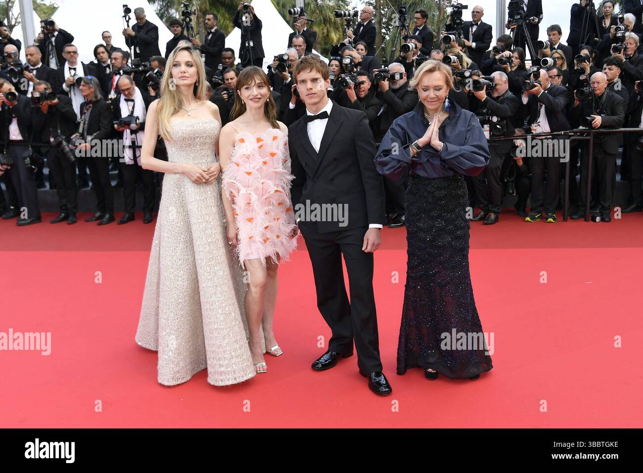 Angelina Jolie, Monia Chokri, Finn Bennett und Caroline Scheufele bei ...