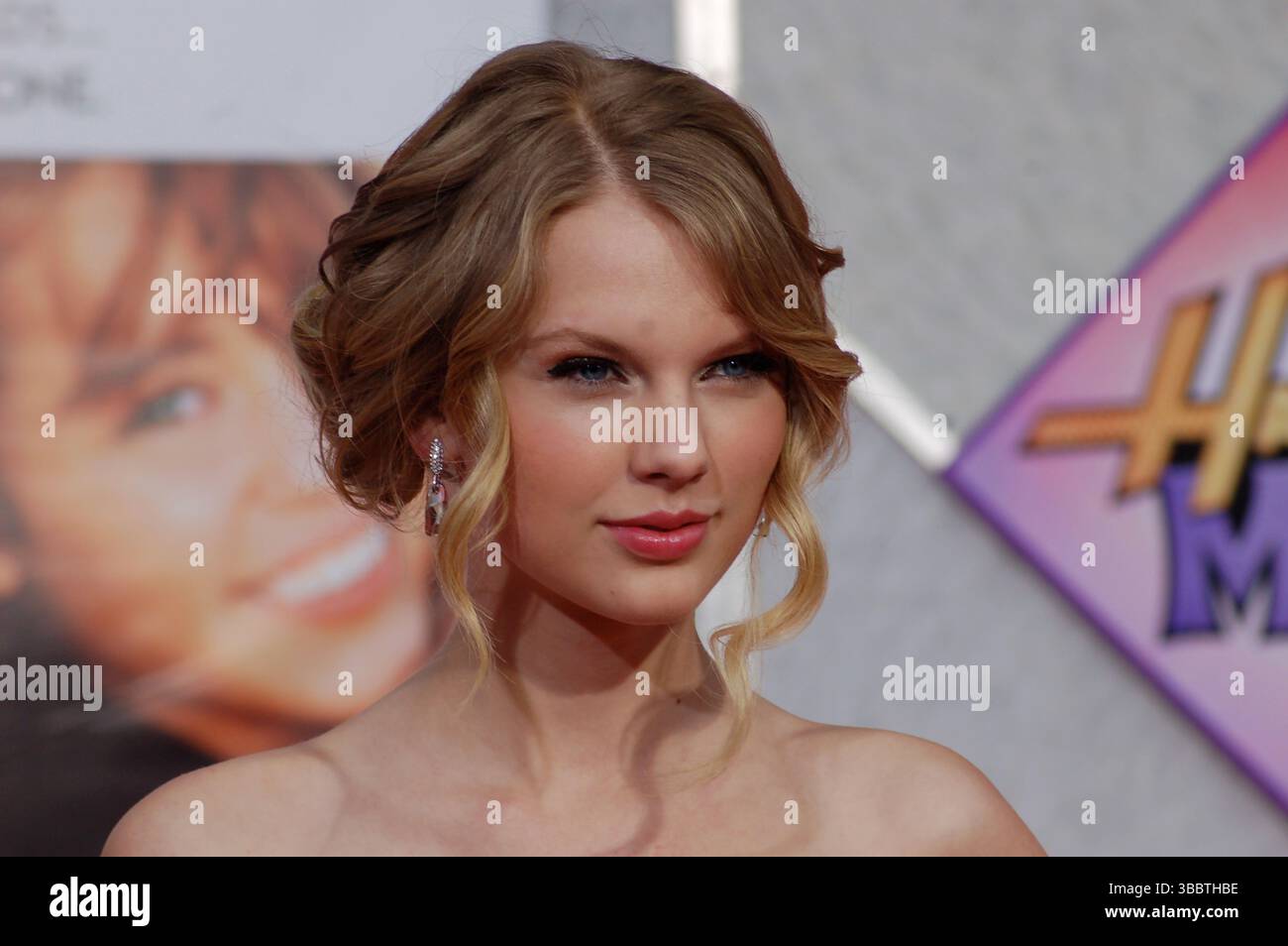 Taylor Swift makes a red carpet appearance at the Hollywood premiere of ...