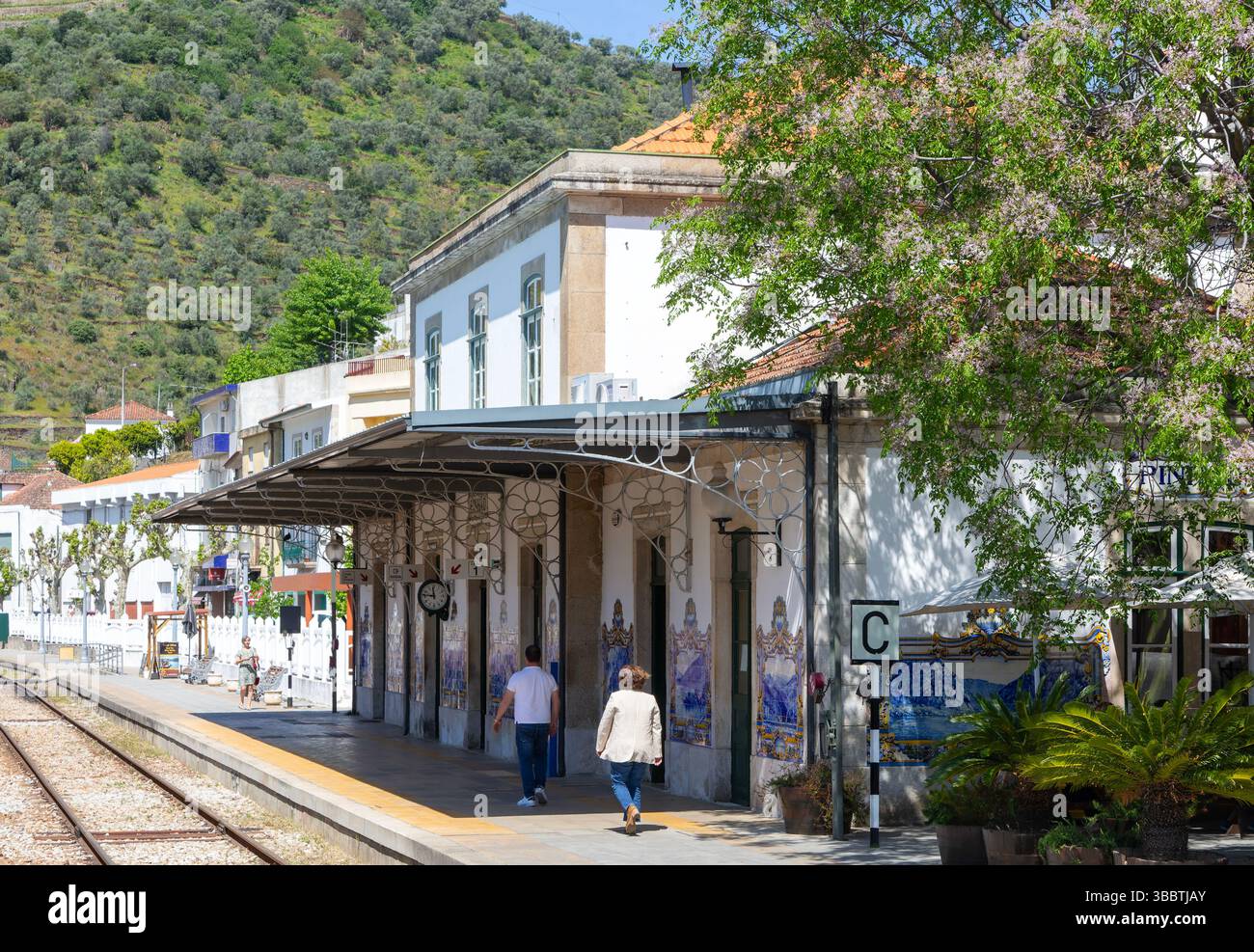 Railway train station, Linha do Douro, Douro rail line, Pinhao ...