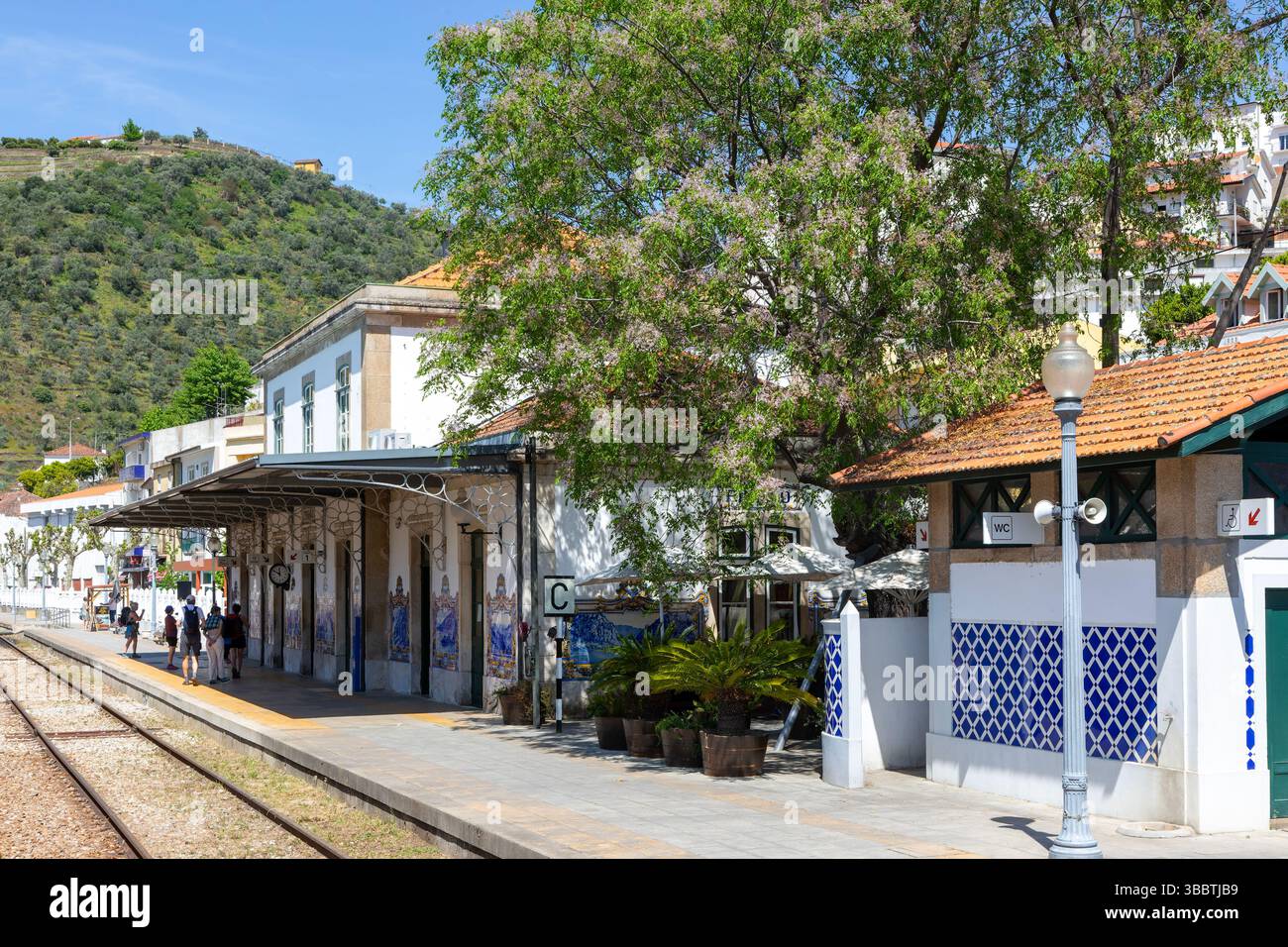 Railway train station, Linha do Douro, Douro rail line, Pinhao ...