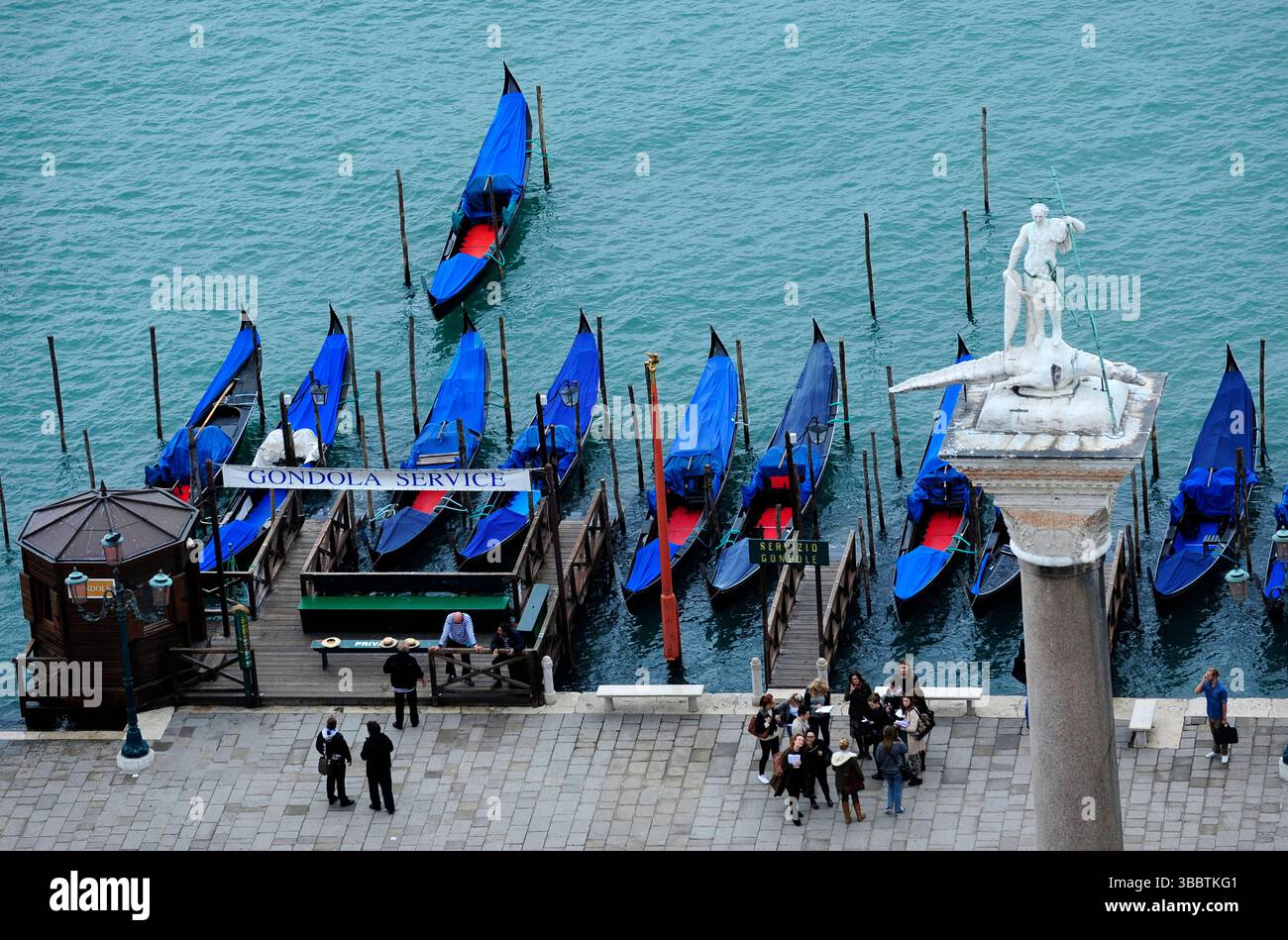 Gondola service and statue of St Theodore,patron saint of Venice until ...