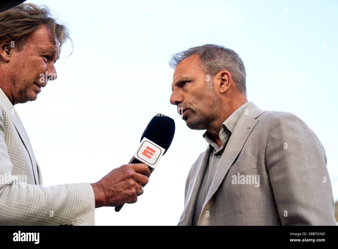 Utrecht - ESPN reporter Hans Kraay jr. talks with Sparta Rotterdam head ...