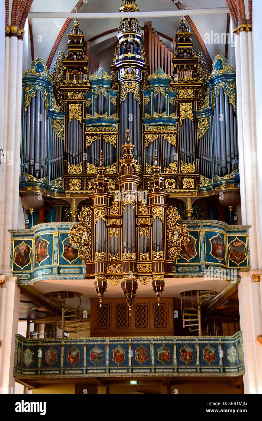 Cathedral pipe organ (Dome Pipe Organ) one of the largest in the world ...