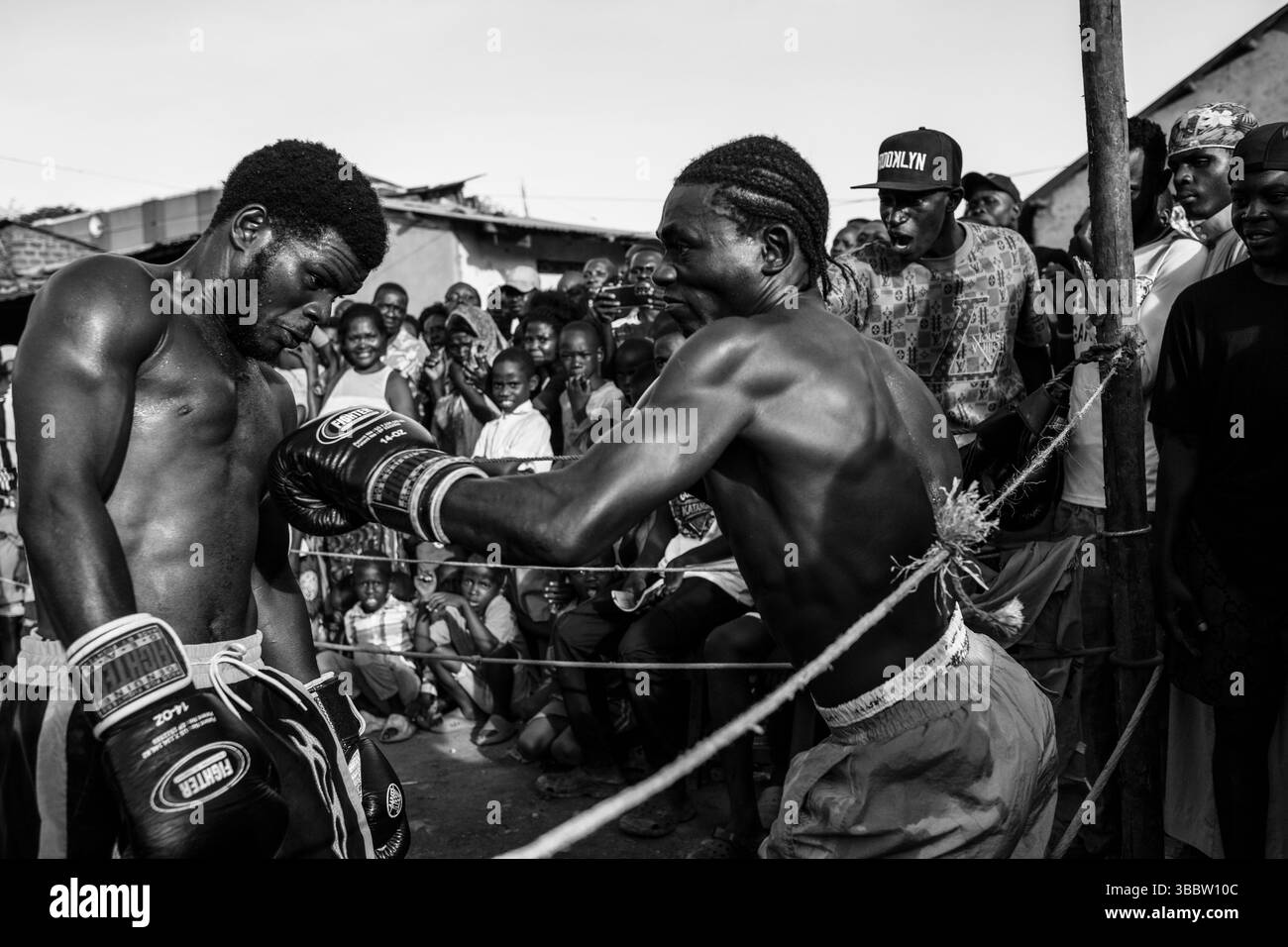 Boxing in Katanga area, Kampala, Uganda, Africa Stock Photo - Alamy