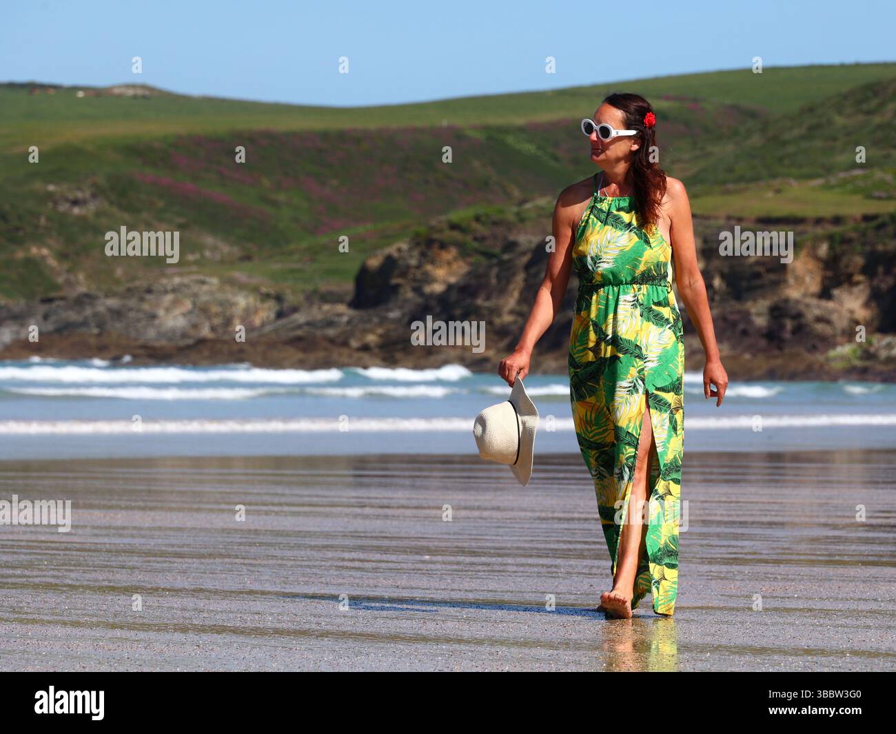 Polzeath, Cornwall, UK. 17 May, 2025. UK Weather: Glorious sunshine at ...