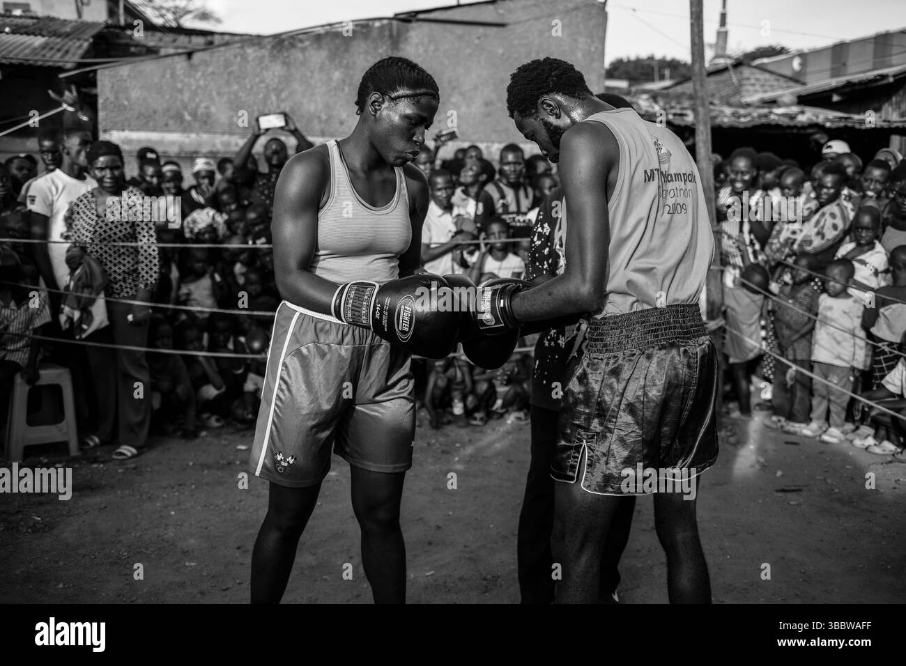 Boxing in Katanga area, Kampala, Uganda, Africa Stock Photo - Alamy