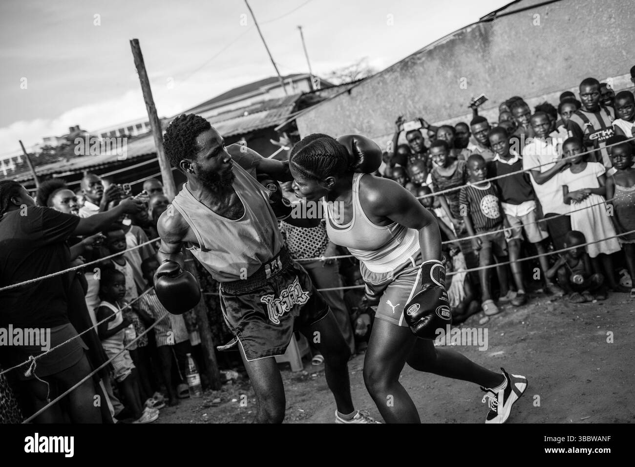 Boxing in Katanga area, Kampala, Uganda, Africa Stock Photo - Alamy