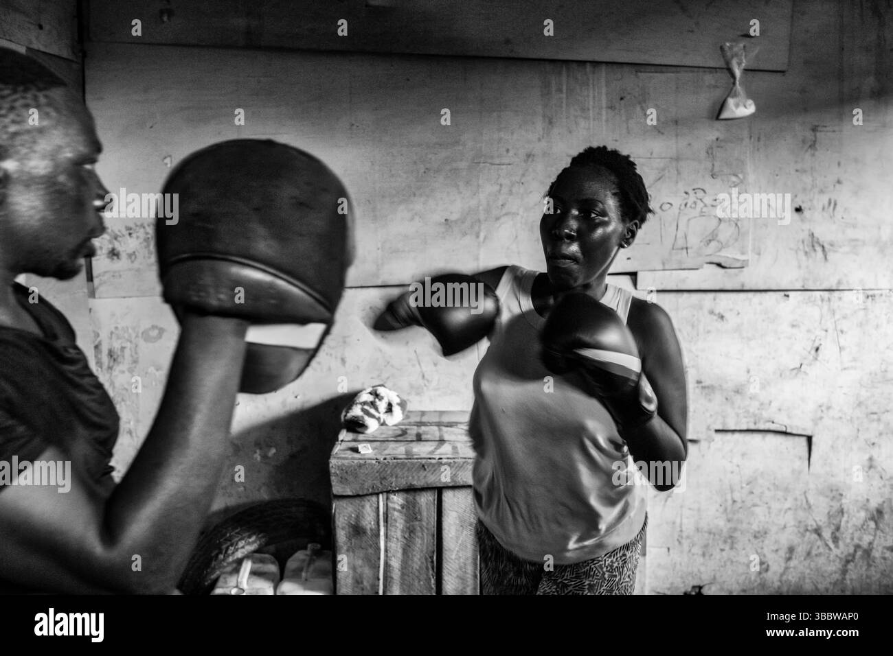 Boxing in Katanga area, Kampala, Uganda, Africa Stock Photo - Alamy