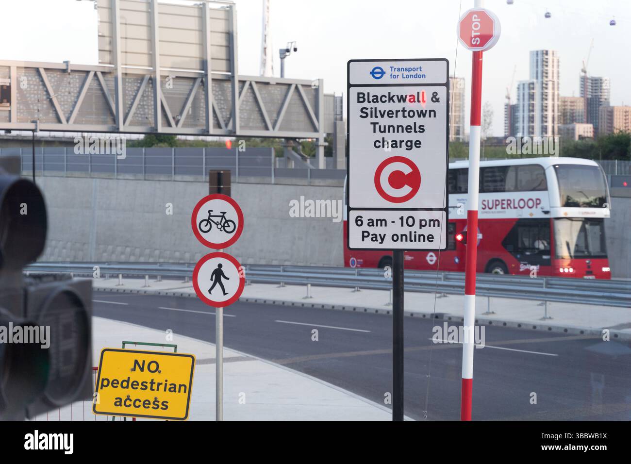 Superloop bus routes hi-res stock photography and images - Alamy