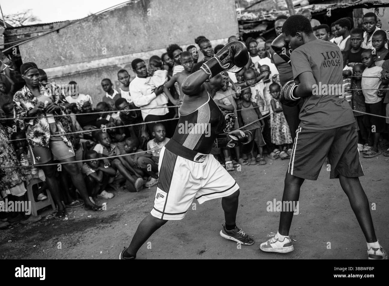 Boxing in Katanga area, Kampala, Uganda, Africa Stock Photo - Alamy