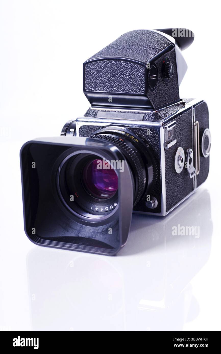 Old medium format camera Stock Photo - Alamy