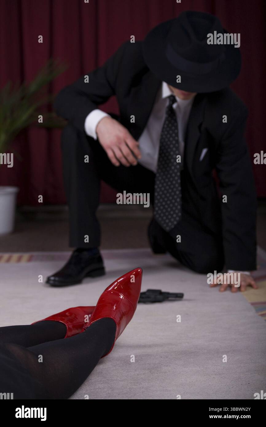 A detective at the crime scene investigation Stock Photo - Alamy