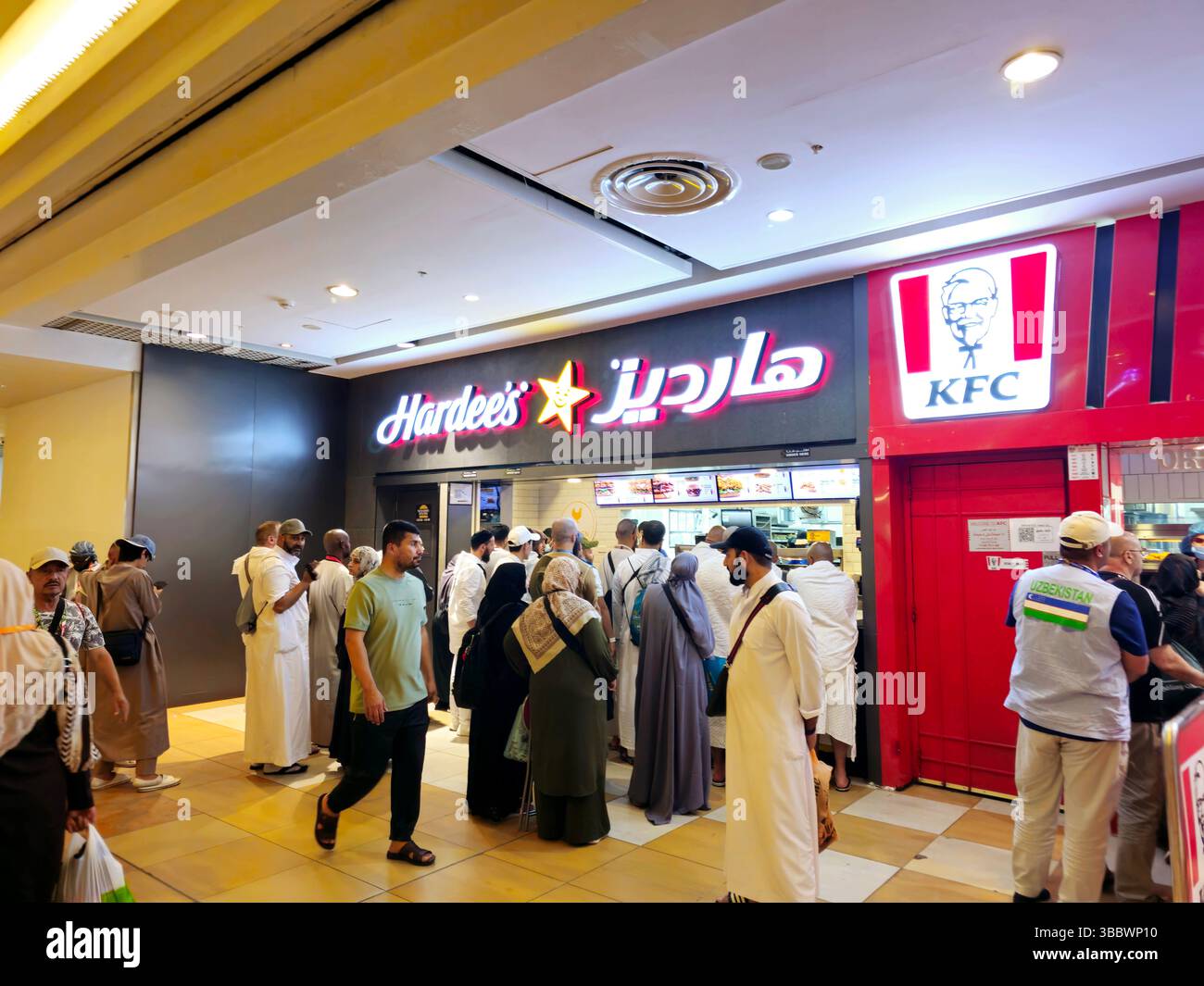 Mecca, Saudi Arabia, June 12 2024: American Restaurants in Makkah city ...