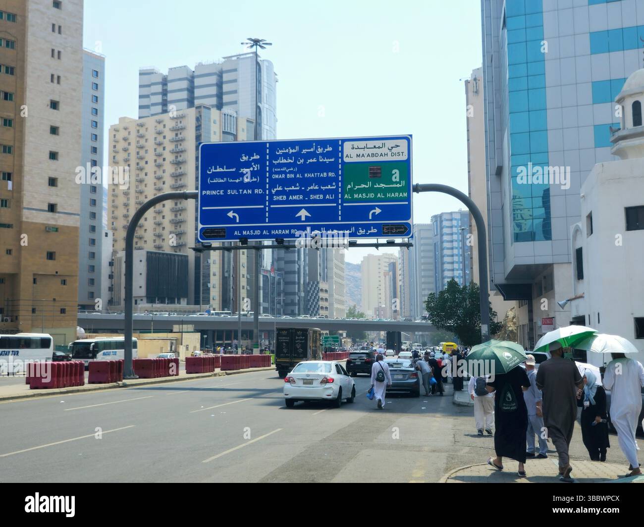 Mecca, Saudi Arabia, June 19 2024: the streets of Makkah city details ...
