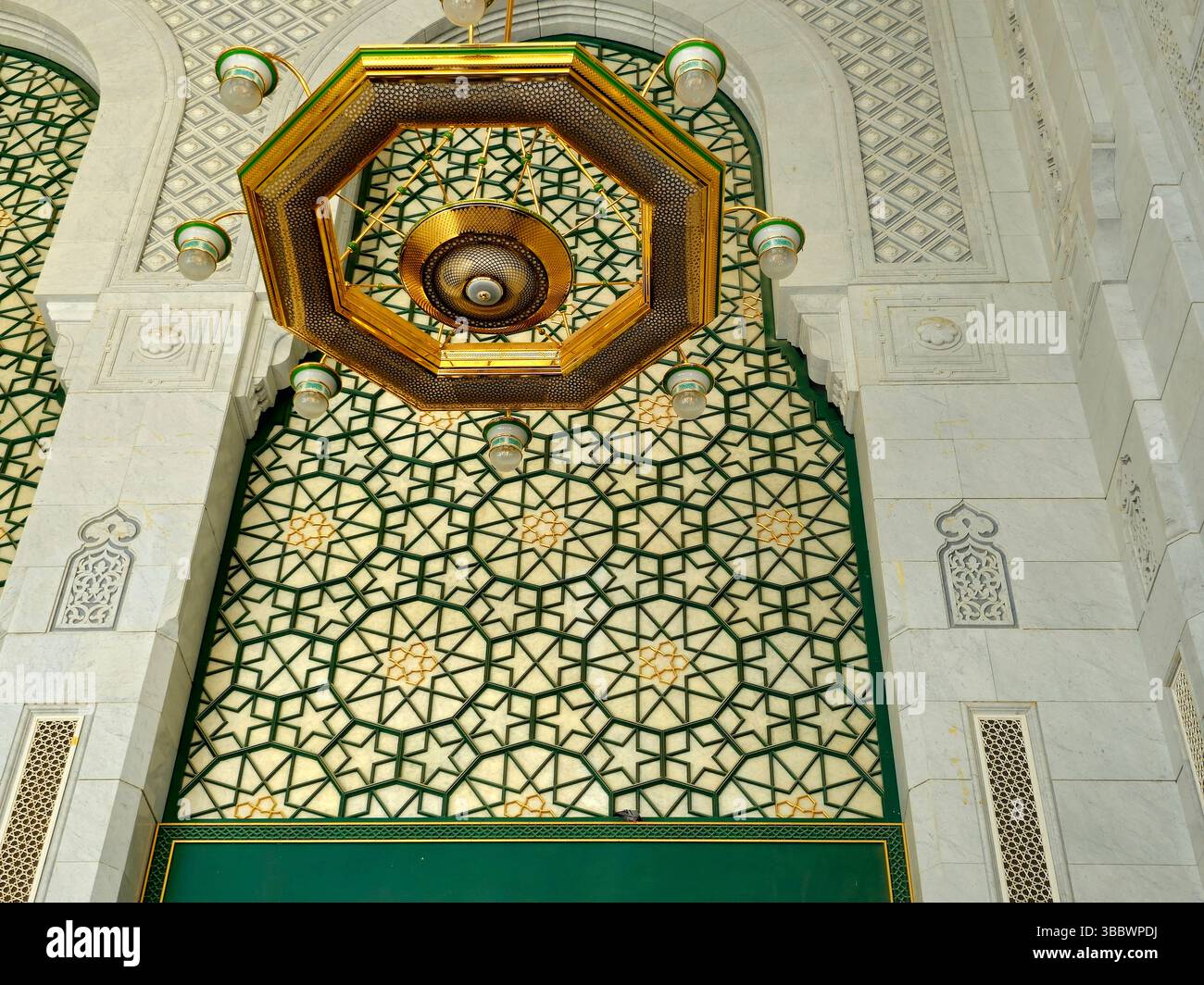 Mecca, Saudi Arabia, June 20 2024: the light bulbs from the grand ...