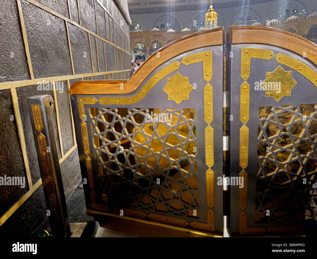 Mecca, Saudi Arabia, June 20 2024: Hijr Ismael or Hateem, a low wall ...