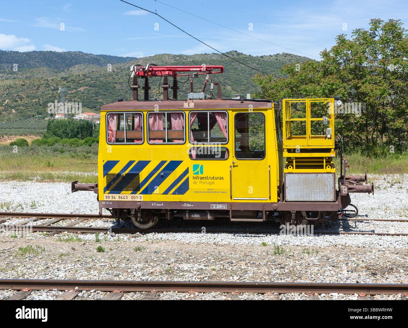 Yellow draisine railway infrastructure maintenance vehicle, Linha do ...