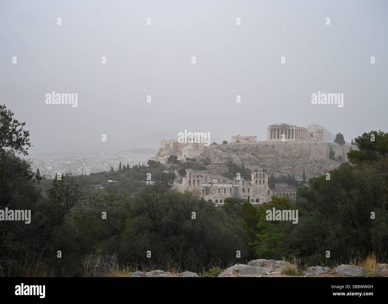 Athens, Greece, 16 May 2025. The ancient Acropolis is shrouded in haze ...