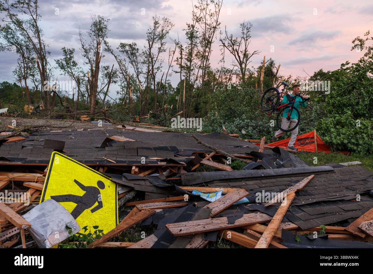 Bloomington, United States. 16th May, 2025. Trees are seen broken after ...