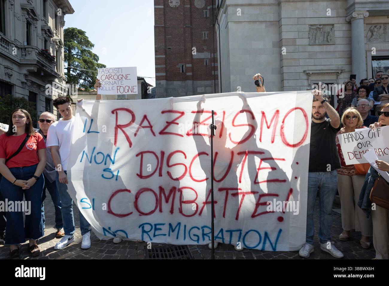 Gallarate, Italy. 17th May, 2025. Gallarate, Piazza della Libertà, anti ...