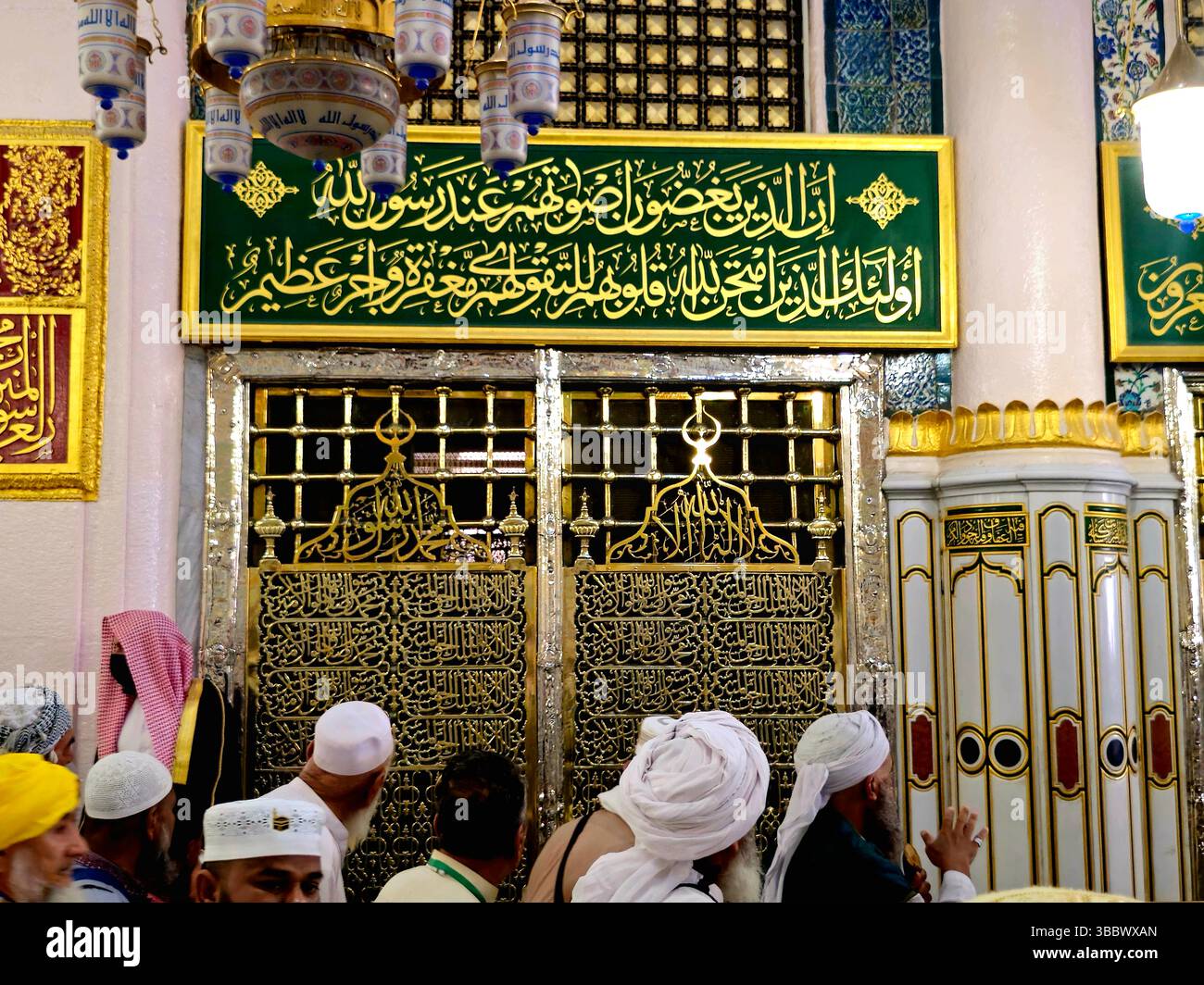 Medina, Saudi Arabia, June 26 2024: The Grave and tomb of Prophet ...