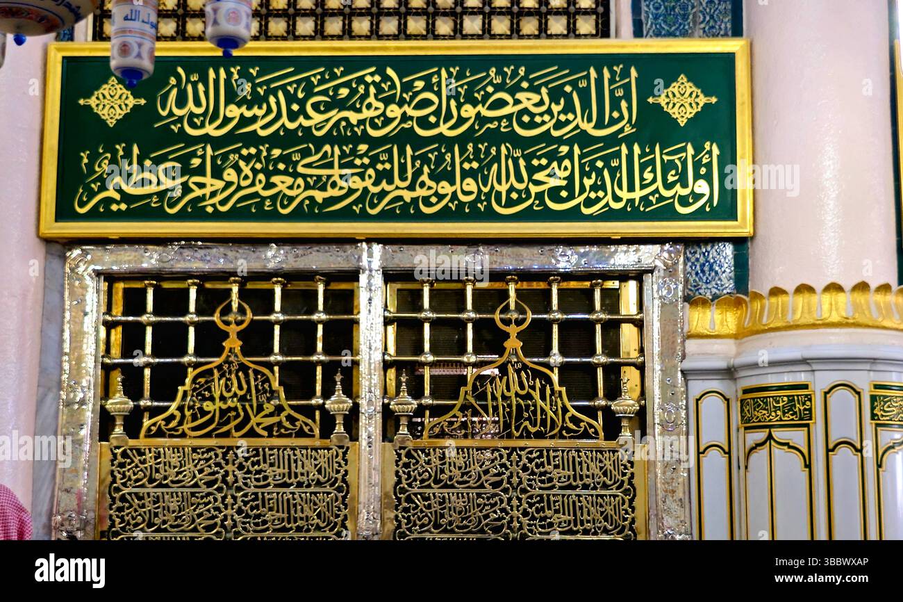 Medina, Saudi Arabia, June 26 2024: The Grave and tomb of Prophet ...