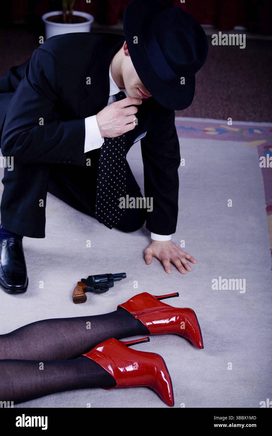 A detective at the crime scene investigation Stock Photo - Alamy