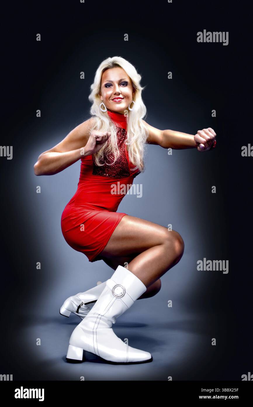 Nightlife scenes hi-res stock photography and images - Alamy