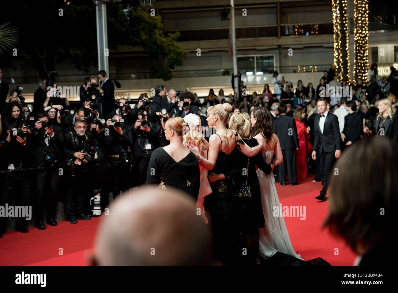 CANNES, FRANCE - MAY 16: Kristen Stewart and Kim Gordon attend the ...