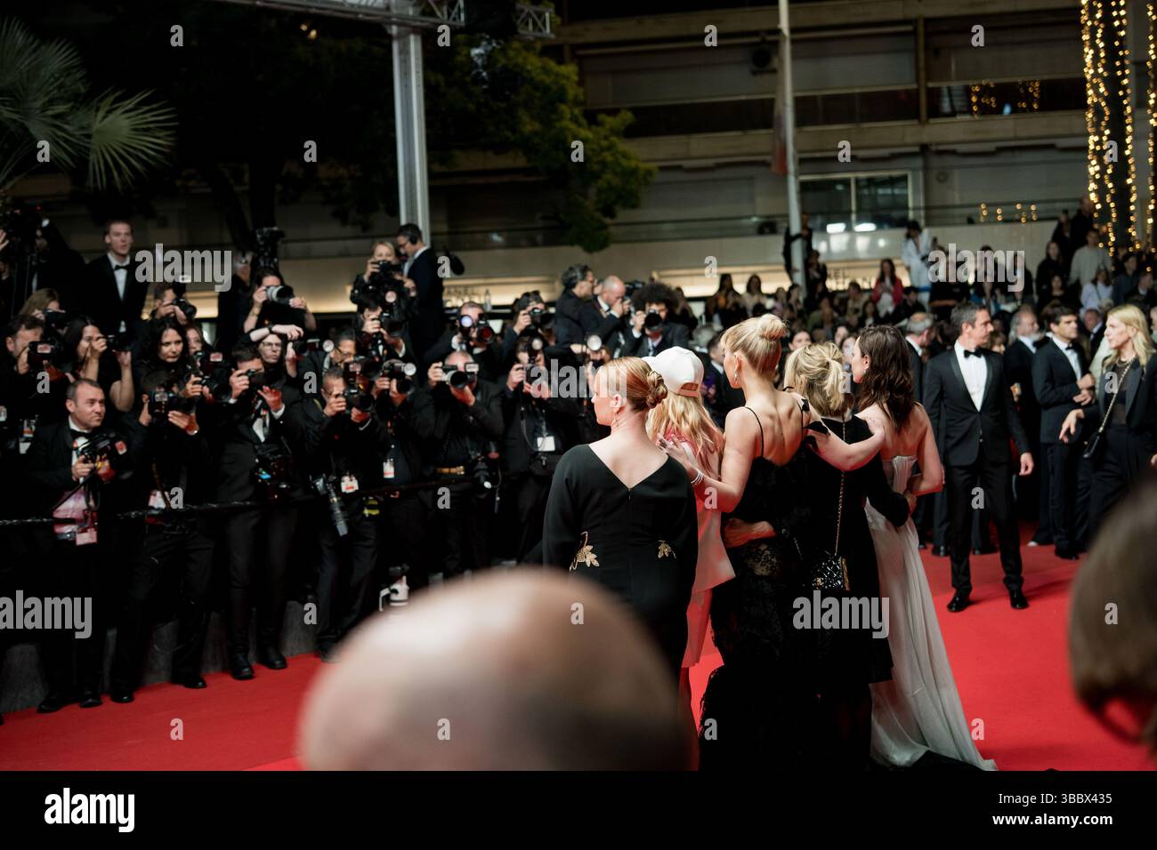 CANNES, FRANCE - MAY 16: Kristen Stewart and Kim Gordon attend the ...