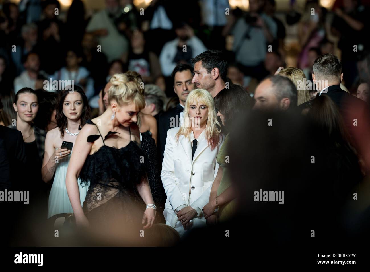 CANNES, FRANCE - MAY 16: Kristen Stewart and Kim Gordon attend the ...