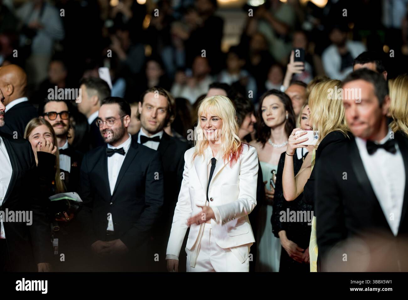 CANNES, FRANCE - MAY 16: Kristen Stewart and Kim Gordon attend the ...