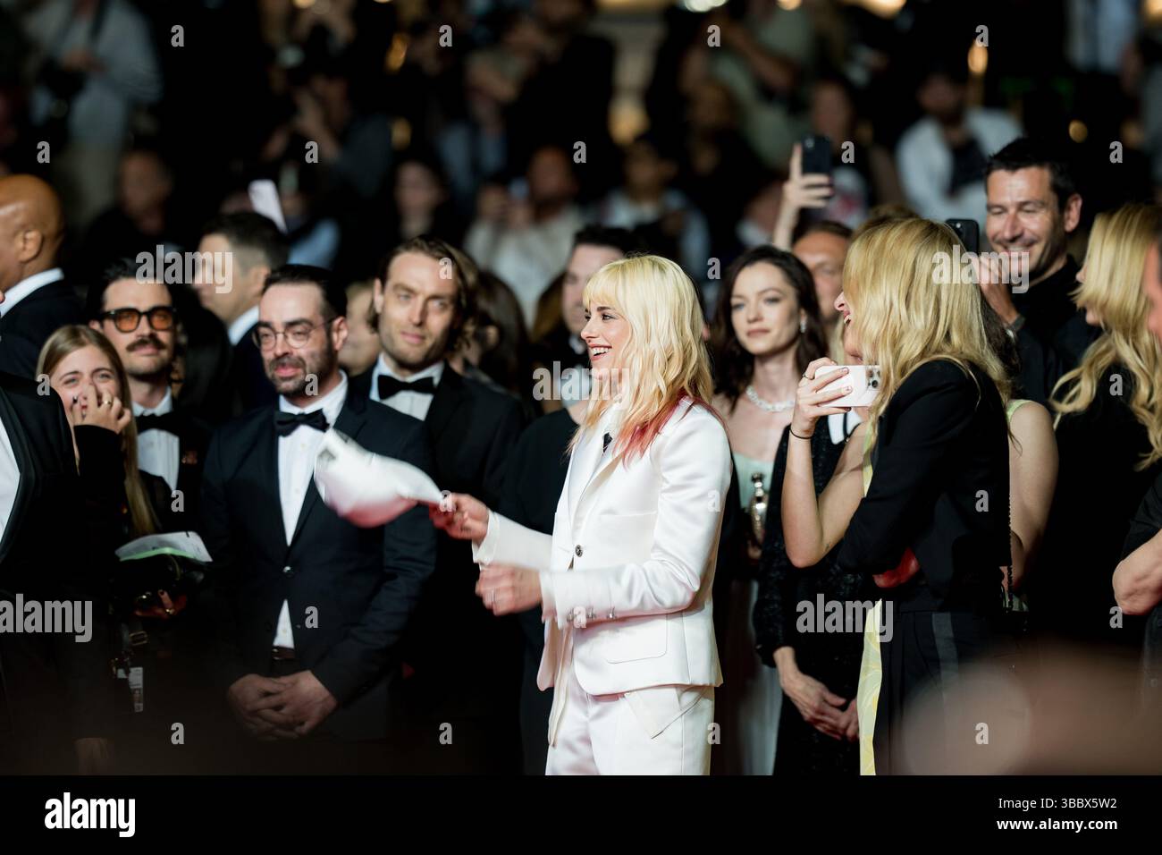 CANNES, FRANCE - MAY 16: Kristen Stewart and Kim Gordon attend the ...