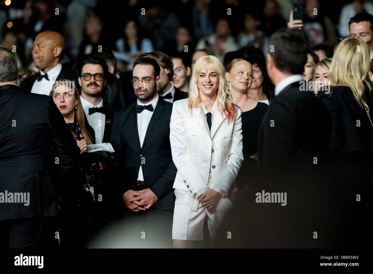 CANNES, FRANCE - MAY 16: Kristen Stewart and Kim Gordon attend the ...