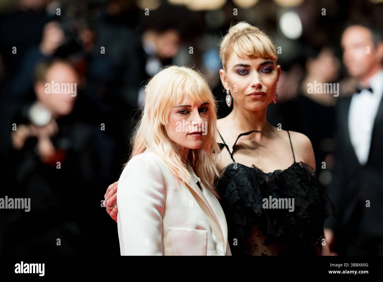 CANNES, FRANCE - MAY 16: Kristen Stewart and Kim Gordon attend the ...