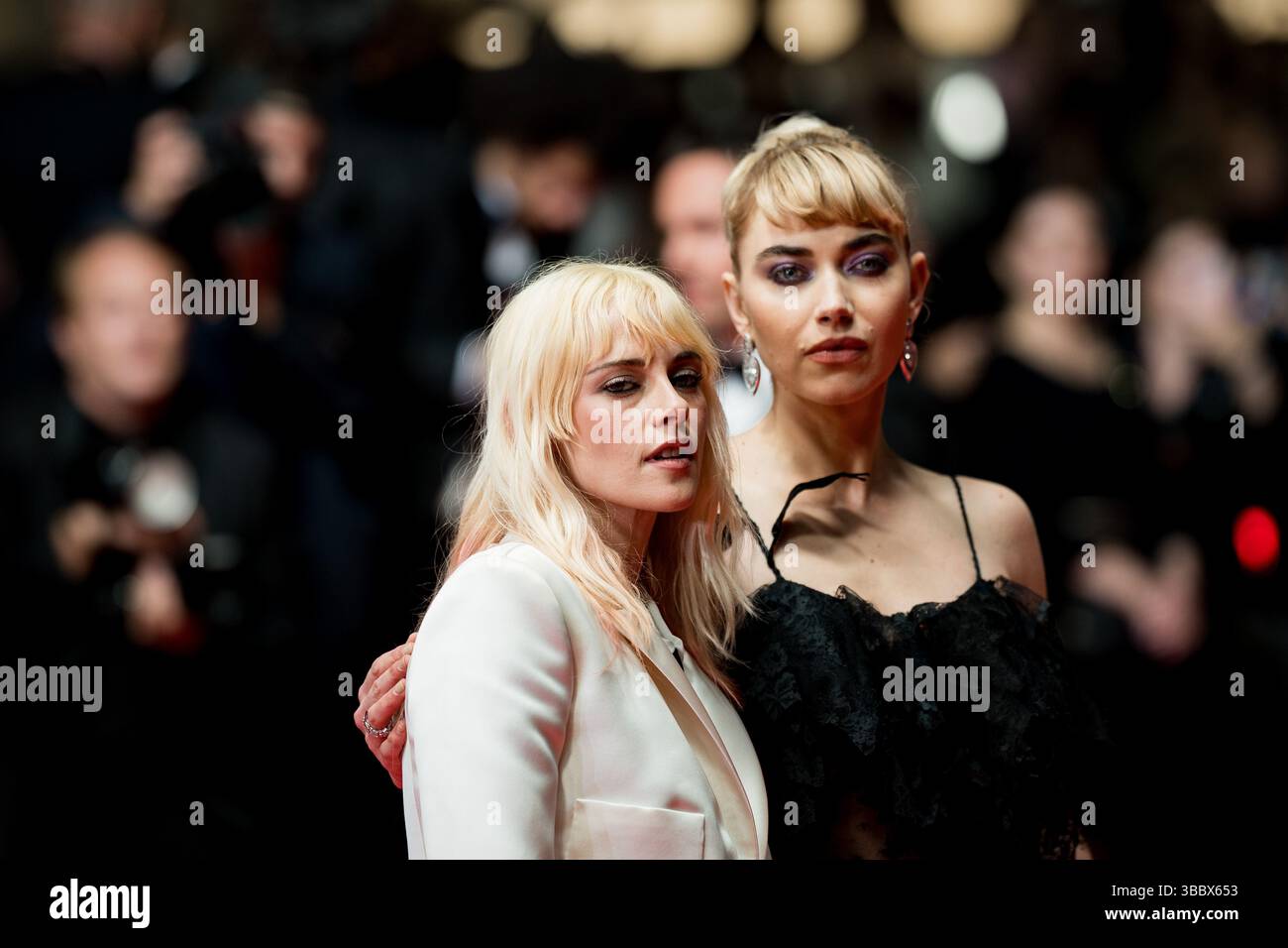 CANNES, FRANCE - MAY 16: Kristen Stewart and Kim Gordon attend the ...