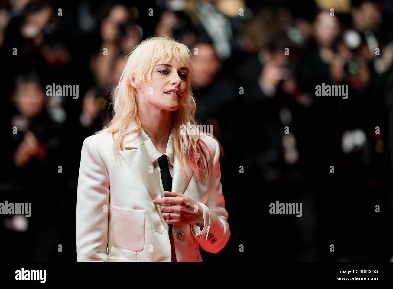 CANNES, FRANCE - MAY 16: Kristen Stewart and Kim Gordon attend the ...