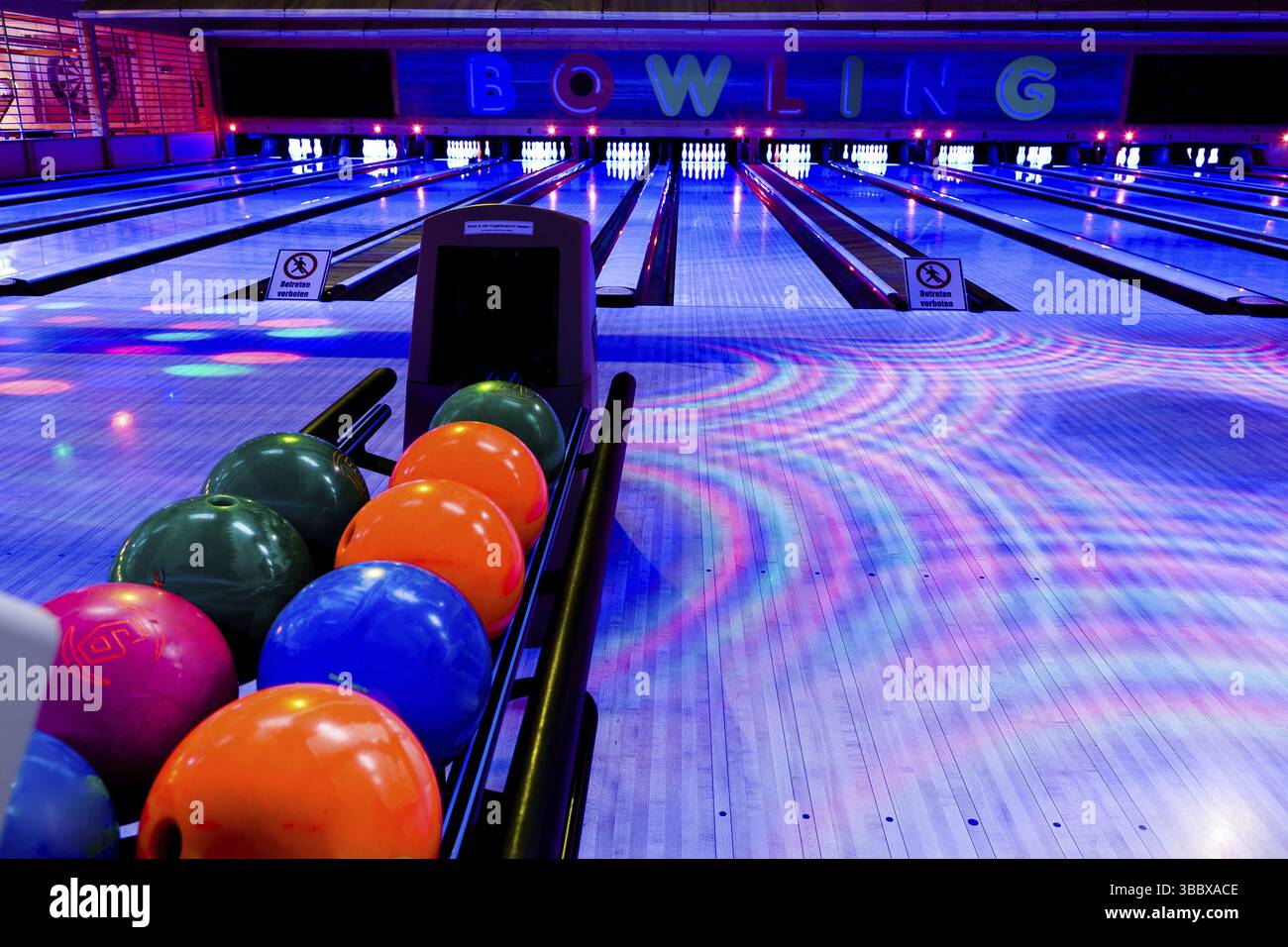 Inside shuts of the bowling center Stock Photo - Alamy