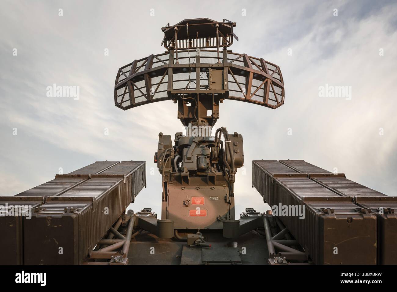 Military mobile radar hi-res stock photography and images - Alamy