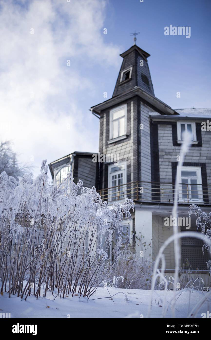 A old and squalid building at winter Stock Photo - Alamy