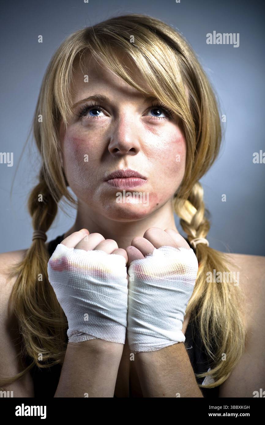 Female boxer in a fighting pose Stock Photo - Alamy