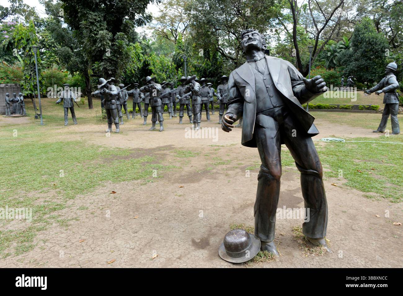Bronze statues recreate the last moments of the Dr. Jose Rizal's life ...
