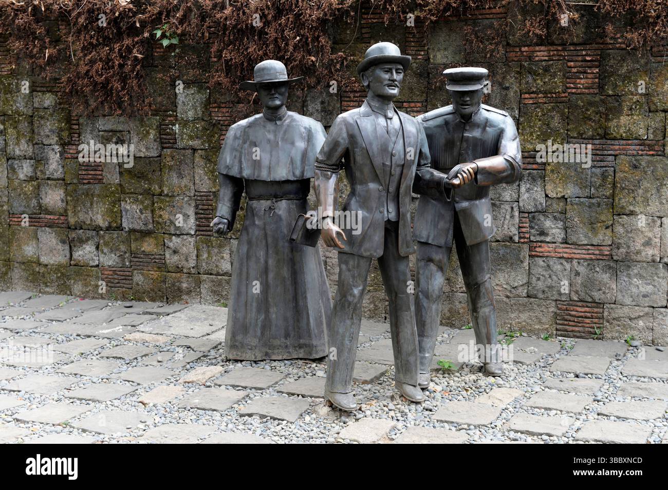 Bronze statues recreate the last moments of the Dr. Jose Rizal's life ...