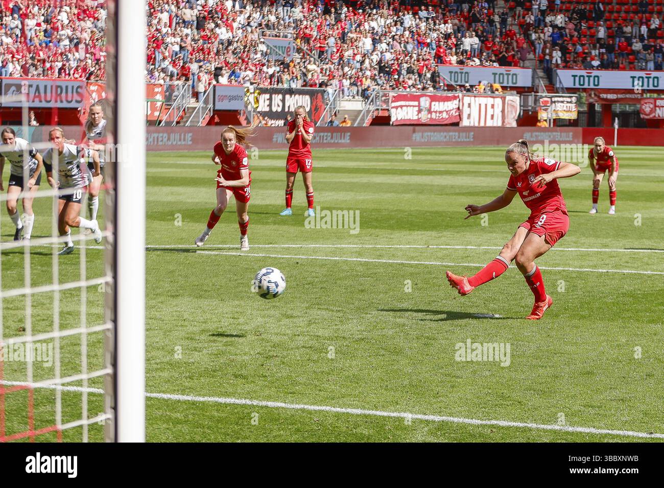 Enschede, Netherlands. 17th May, 2025. ENSCHEDE, Stadium De Grolsch Veste, 17-05-2025, season ...