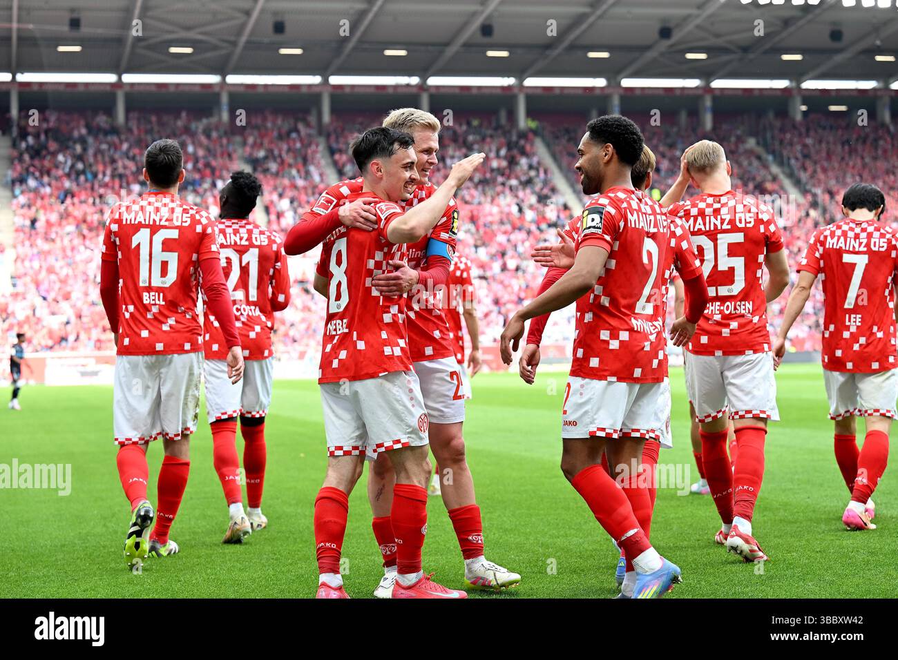 Mainz, Germany. 17th May, 2025. Fussball 1. Bundesliga 34. Spieltag 1. FSV Mainz 05 - Bayer 04 ...