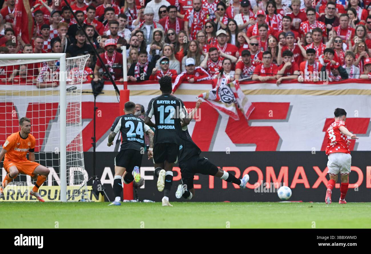 Mainz, Germany. 17th May, 2025. Soccer: Bundesliga, 1. FSV Mainz 05 - Bayer Leverkusen, Matchday ...
